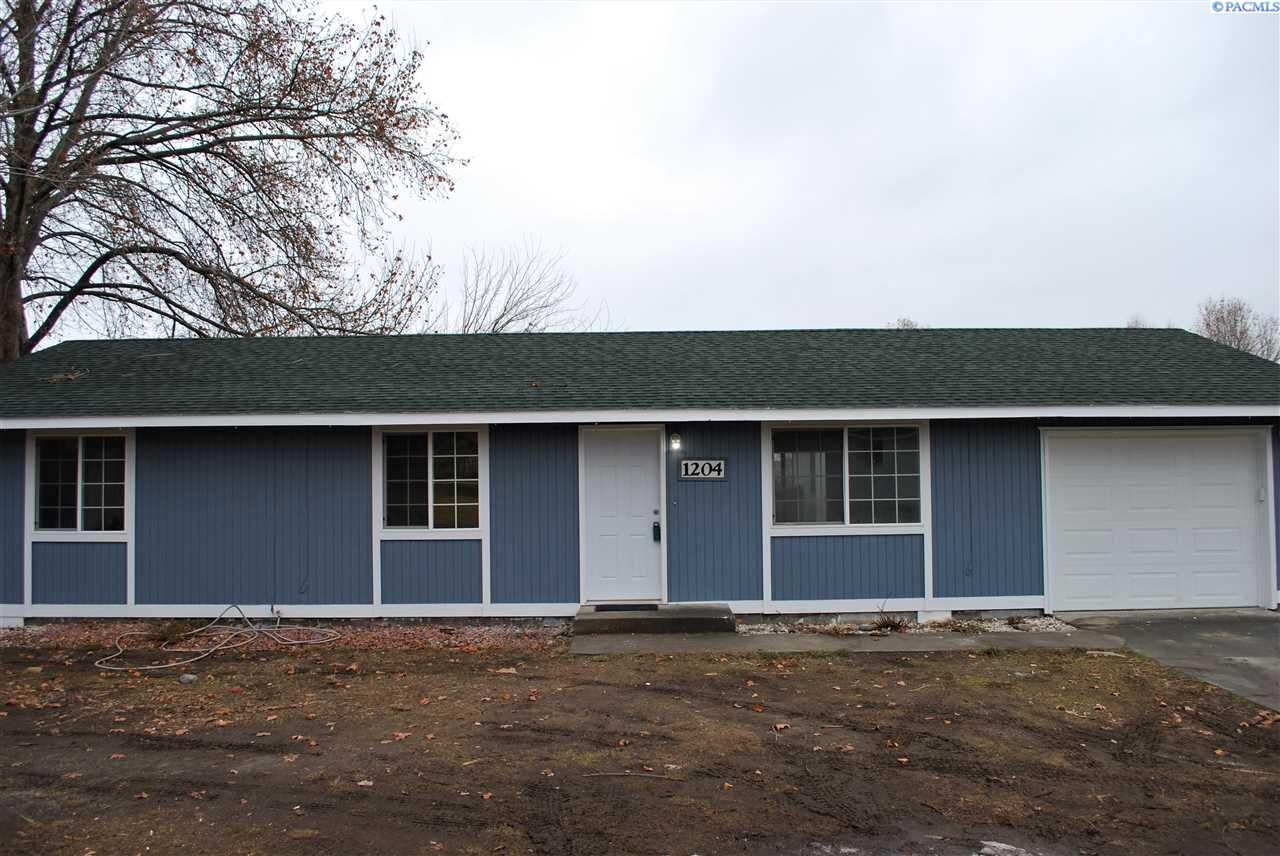 Home for sale in Benton City: 1204 Grace Ave, Benton City, WA 99320