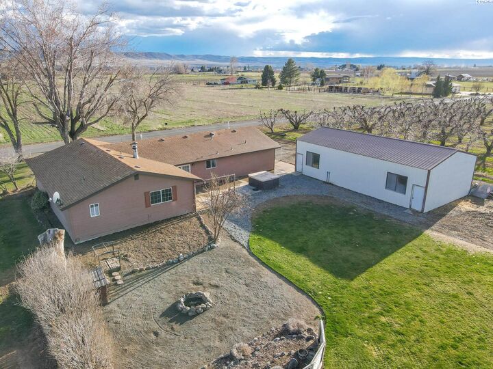 House for sale in Grandview: 1983 Apricot, Grandview, WA 98930