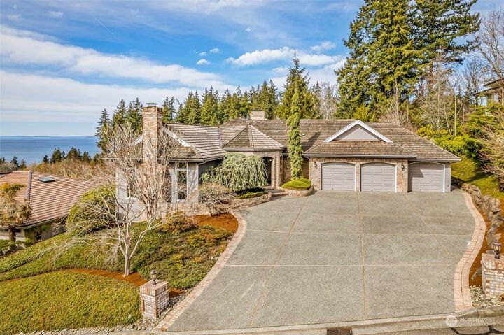 Home for sale in Edmonds: 1225 Viewland Way, Edmonds, WA 98020