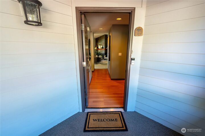 Home for sale in Mountlake Terrace: 23405 Lakeview Drive H304, Mountlake Terrace, WA 98043