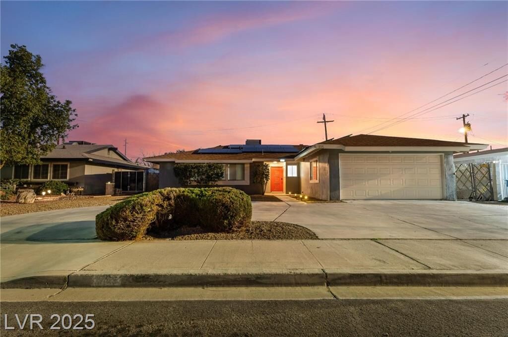 4 bed Las Vegas home for lease: 105 Marigold Lane, Las Vegas, NV 89107