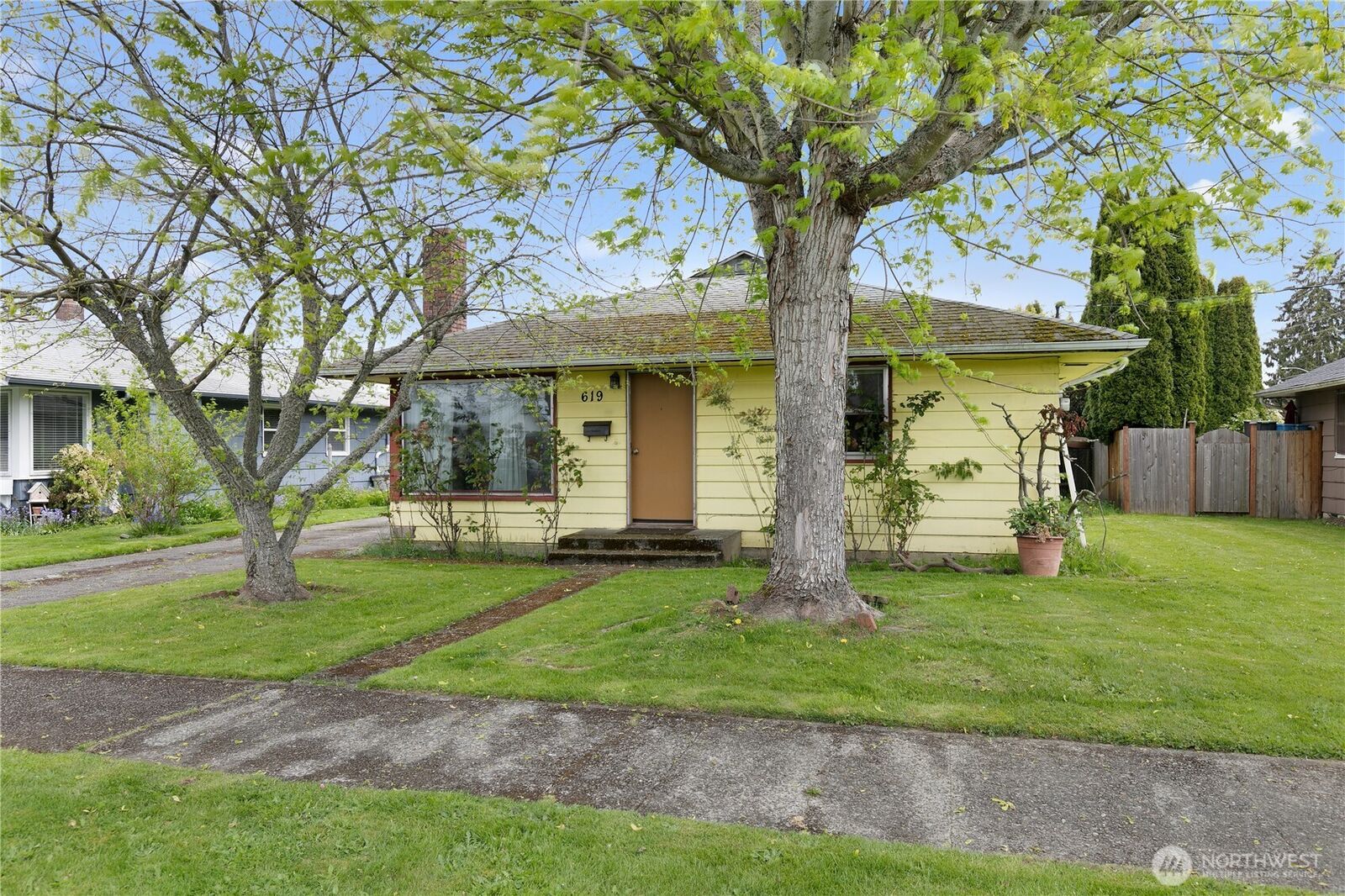 House for sale in Puyallup: 619 11th Street SW, Puyallup, WA 98371