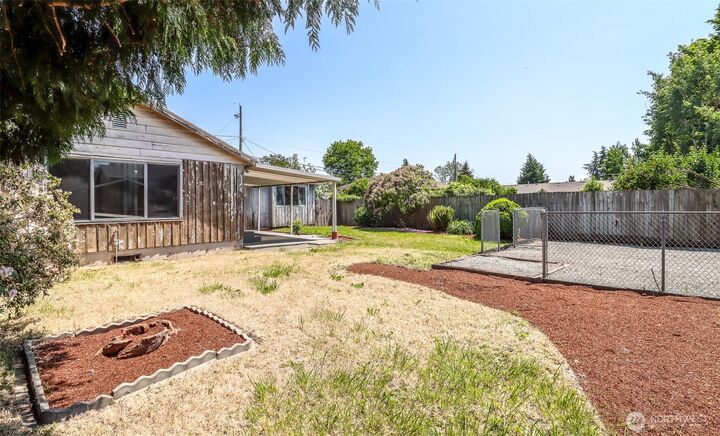 Home for sale in Puyallup: 1308 18th Street NW, Puyallup, WA 98371