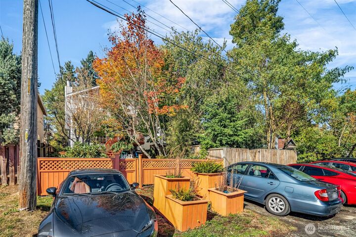 House for sale in Seattle: 10513 Whitman Avenue N, Seattle, WA 98133