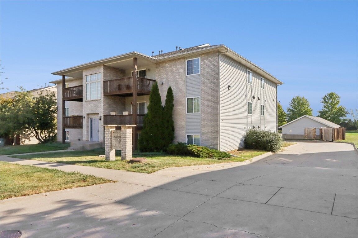 MLS#2508361: 66 Westside Drive, Iowa City, IA 52246